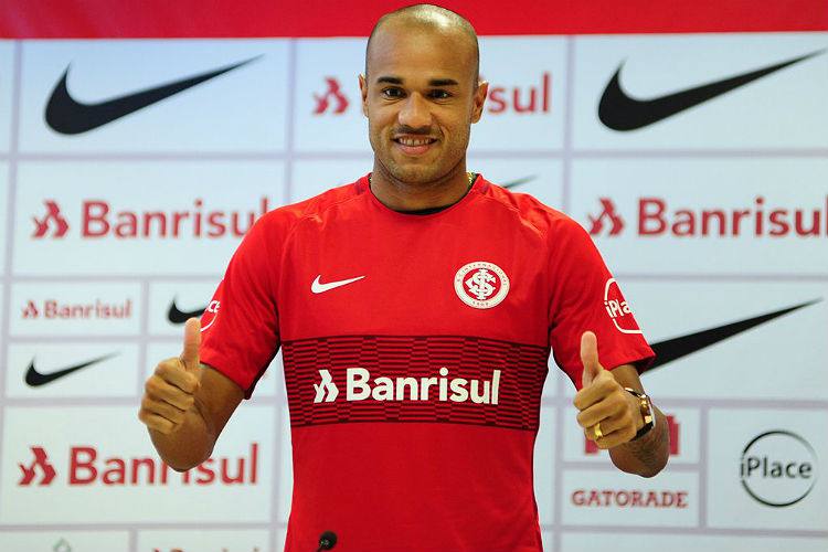 Roger celebra 'ápice' da carreira em apresentação no Inter: 'Melhor ...